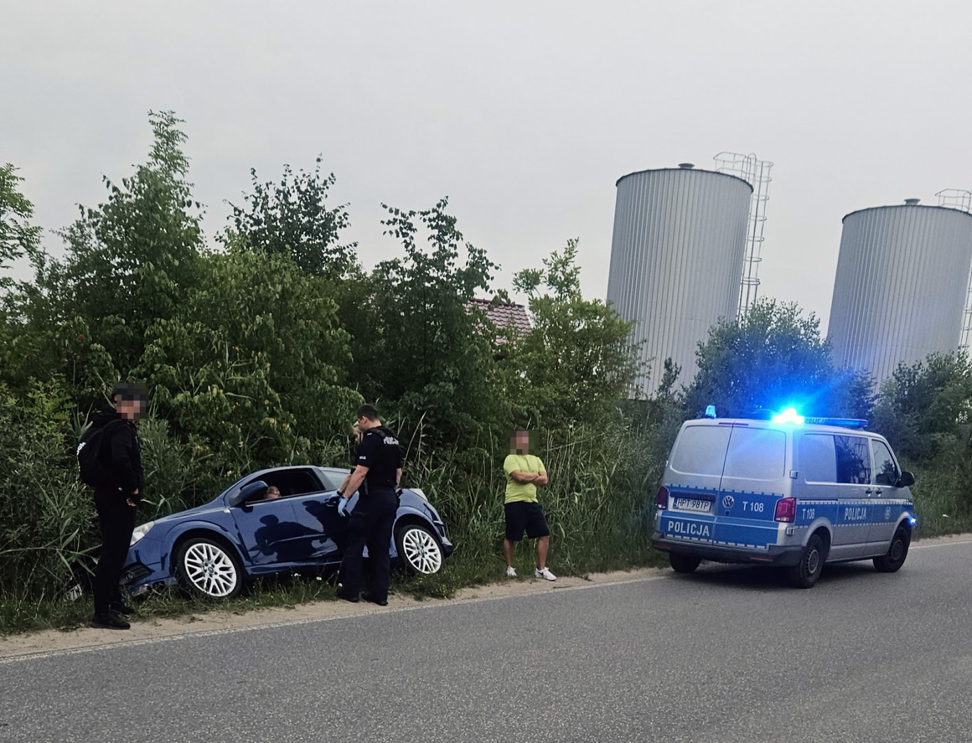 Pijana kobieta zaparkowała w rowie w Bartągu?... - Olsztyn