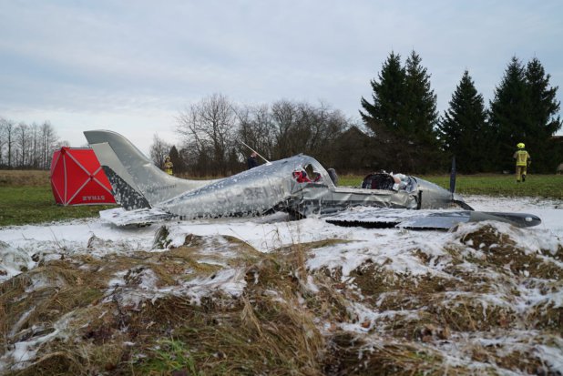 Pod Olsztynem rozbiła się awionetka. Jedna osoba... - Olsztyn Pod Olsztynem rozbiła się awionetka. Jedna osoba... - Olsztyn
